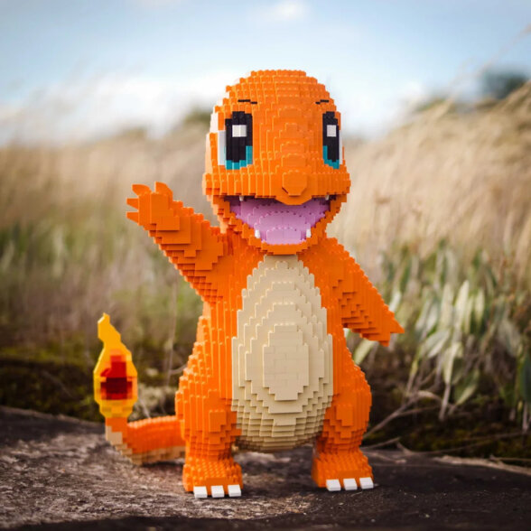 Fan de Pokémon crea un espectacular Charmander a tamaño real con piezas ...