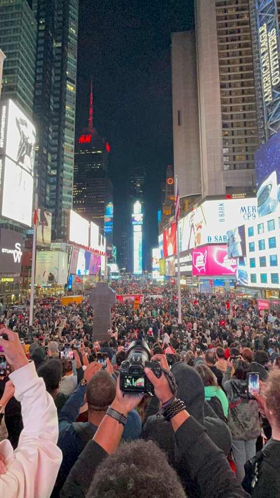 One Piece transforma Times Square; así de increíble se ve pintada por ...