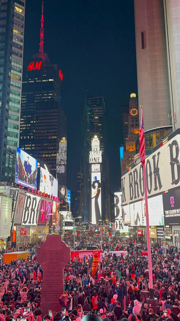 One Piece transforma Times Square; así de increíble se ve pintada por ...