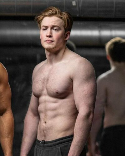 Kit Connor se pone brutalmente fuerte en su sorprendente cambio físico ...