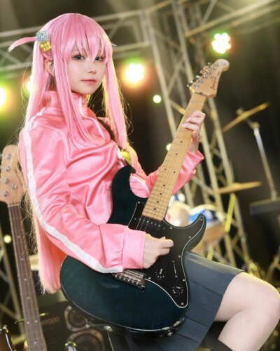 Bocchi the Rock!: Este cosplay de Gotou da vida a la divertida guitarrista