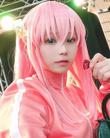 Bocchi the Rock!: Este cosplay de Gotou da vida a la divertida guitarrista