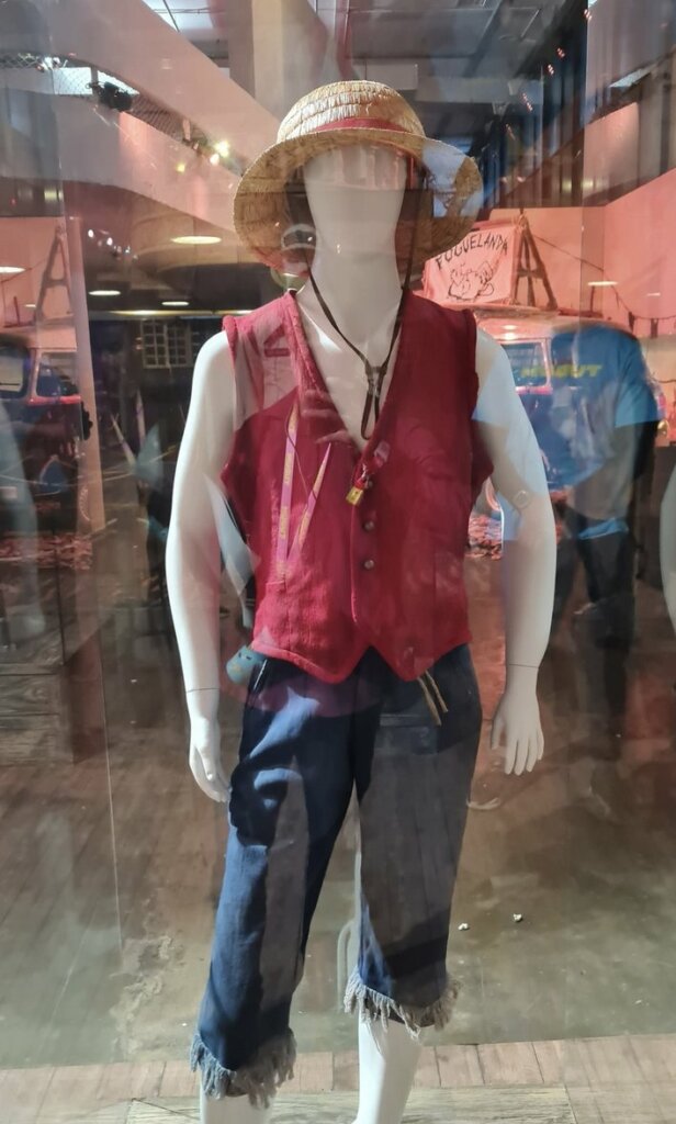 One Piece: Salen a la luz los props del live-action; de la ropa de ...
