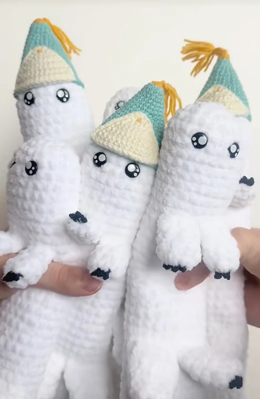 El Gusano Pincel de Witch Hat Atelier ya tiene su propio peluche, y es ...